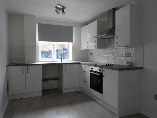 3 bedroom end of terrace house to rent