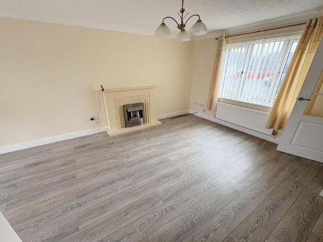 3 bedroom end of terrace house to rent
