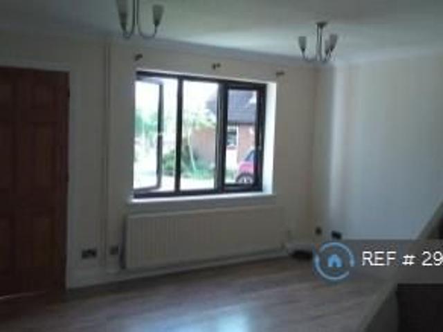 3 bedroom end of terrace house to rent