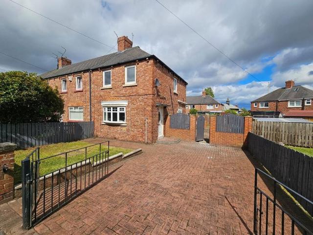 3 bedroom end of terrace house to rent