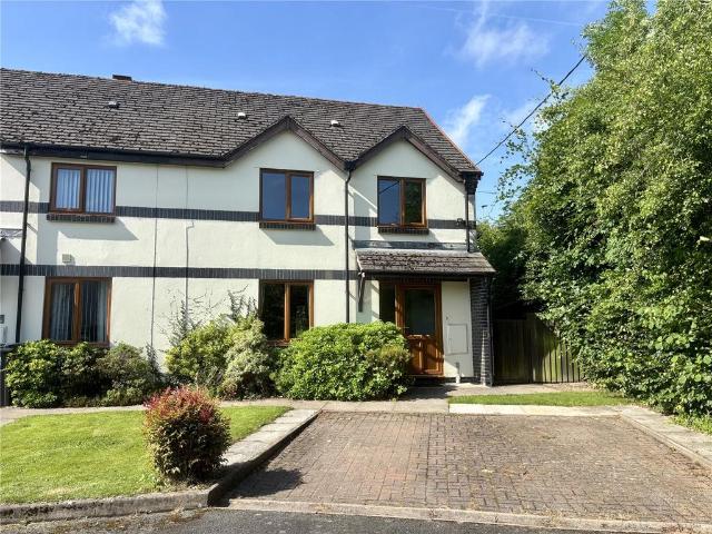 3 bedroom end of terrace house to rent