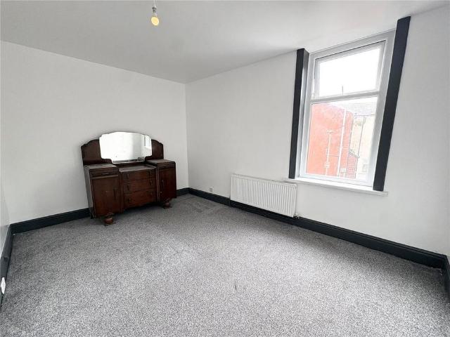 3 bedroom end of terrace house to rent