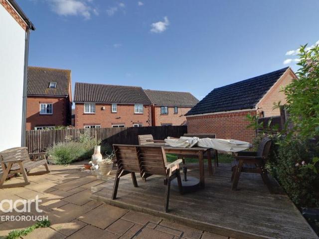 3 bedroom end of terrace house to rent