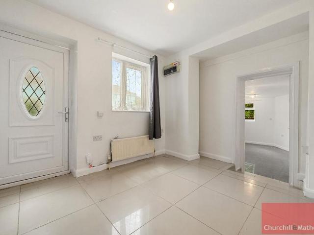 3 bedroom end of terrace house to rent