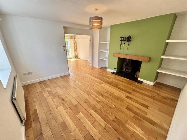 3 bedroom end of terrace house to rent