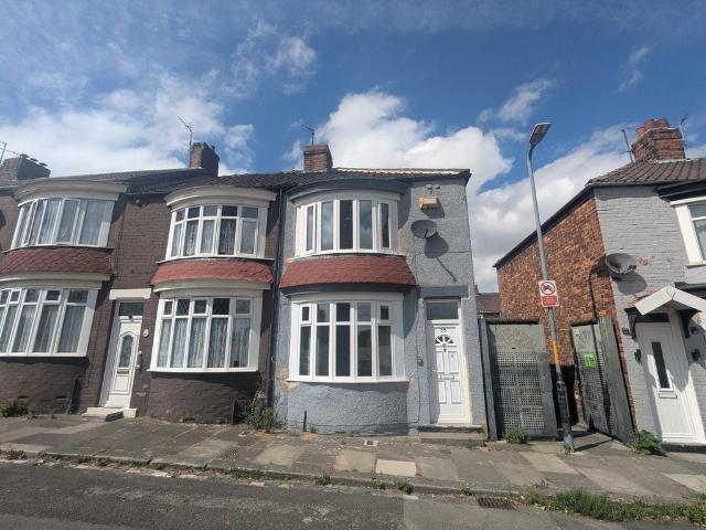 3 bedroom end of terrace house to rent