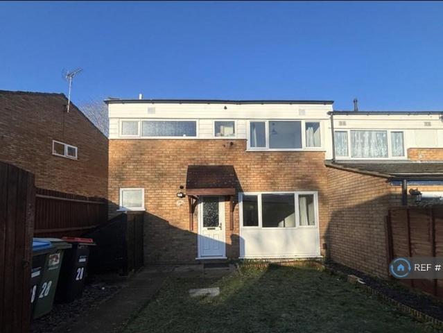 3 bedroom end of terrace house to rent