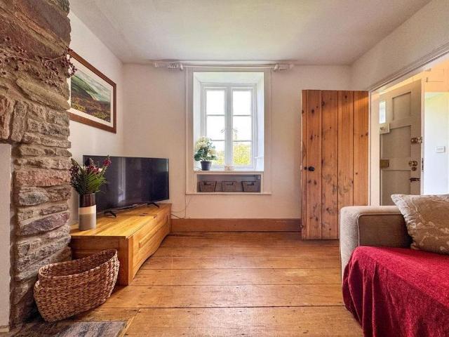 3 bedroom end of terrace house to rent