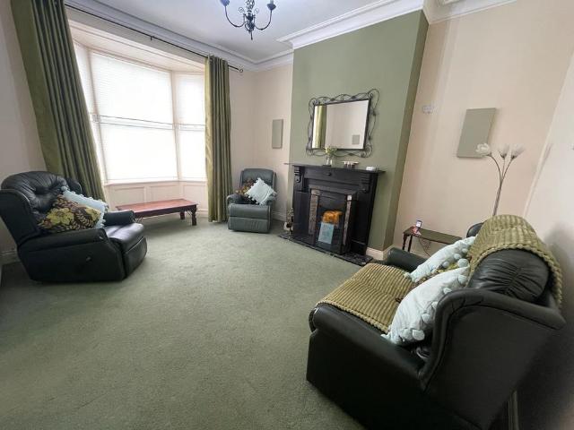 3 bedroom end of terrace house to rent