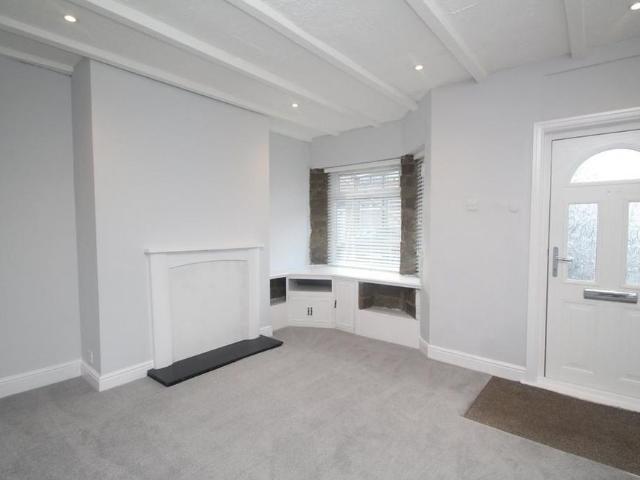 3 bedroom end of terrace house to rent