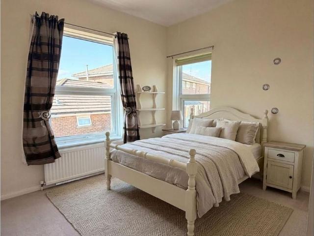 3 bedroom end of terrace house to rent
