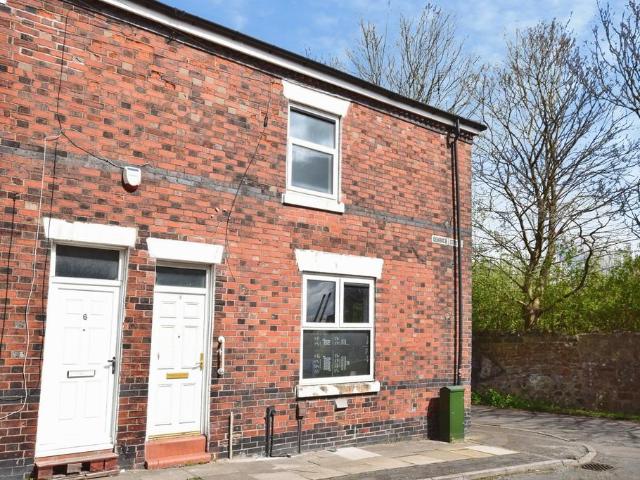 3 bedroom end of terrace house to rent