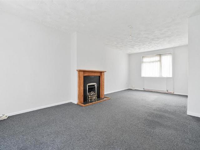 3 bedroom end of terrace house to rent