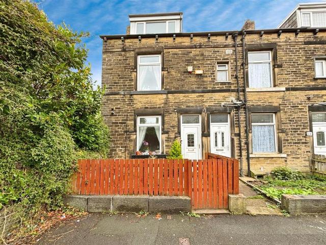 3 bedroom end of terrace house to rent