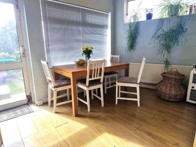 3 bedroom end of terrace house to rent