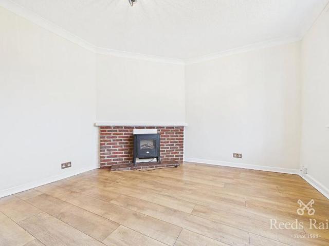 3 bedroom end of terrace house to rent