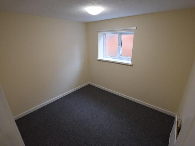 3 bedroom end of terrace house to rent