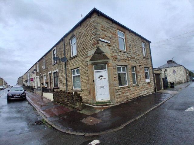 3 bedroom end of terrace house to rent