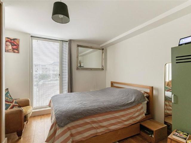 3 bedroom end of terrace house to rent
