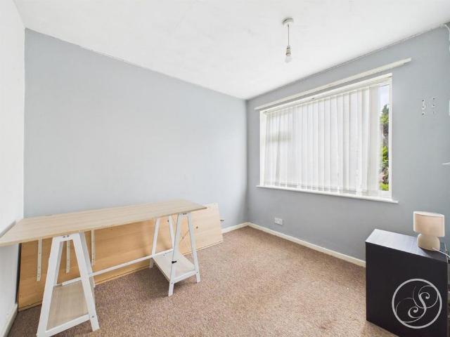 3 bedroom end of terrace house to rent