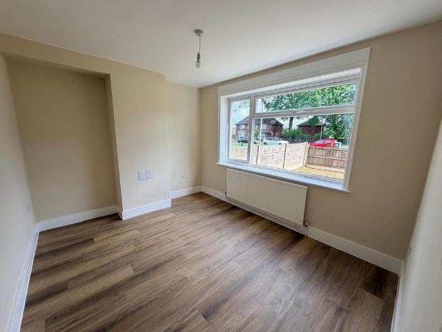 3 bedroom end of terrace house to rent