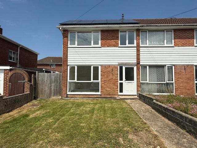 3 bedroom end of terrace house to rent