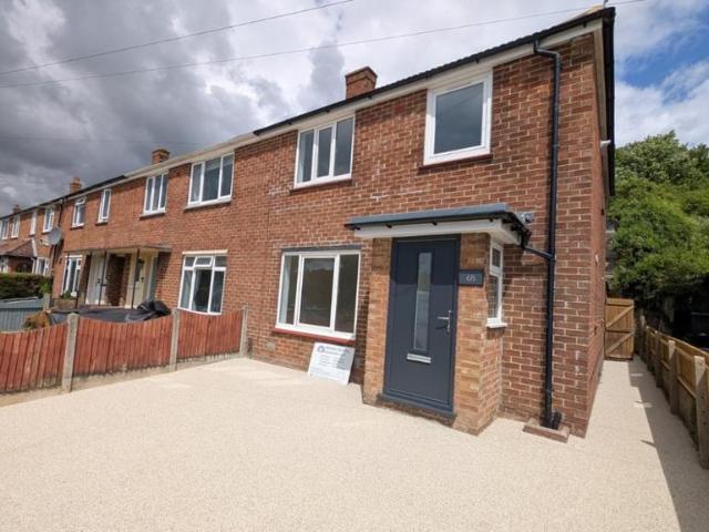 3 bedroom end of terrace house to rent