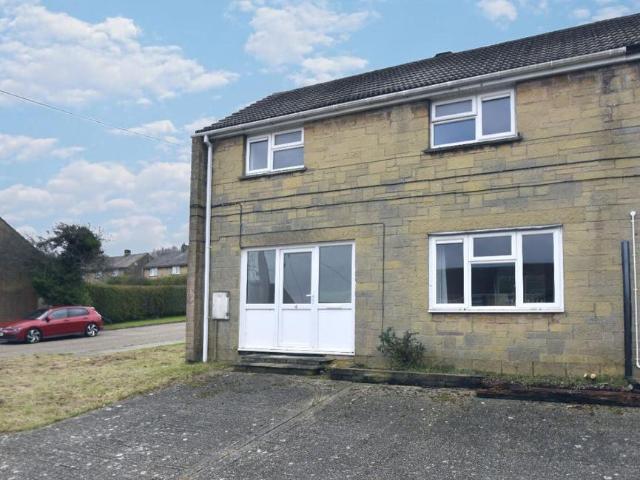 3 bedroom end of terrace house to rent