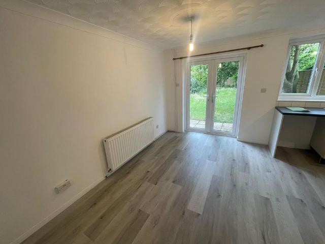 3 bedroom end of terrace house to rent