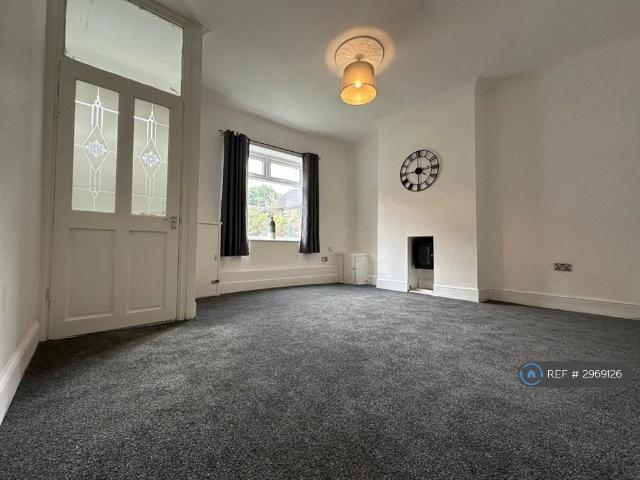 3 bedroom end of terrace house to rent