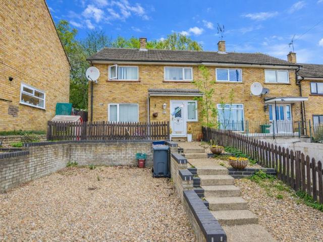 3 bedroom end of terrace house to rent