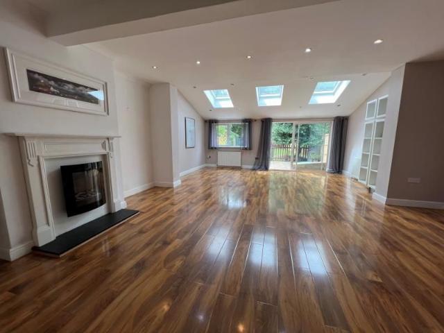 3 bedroom end of terrace house to rent