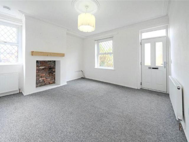3 bedroom end of terrace house to rent