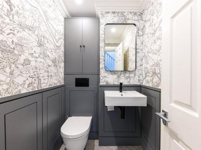 3 bedroom end of terrace house to rent