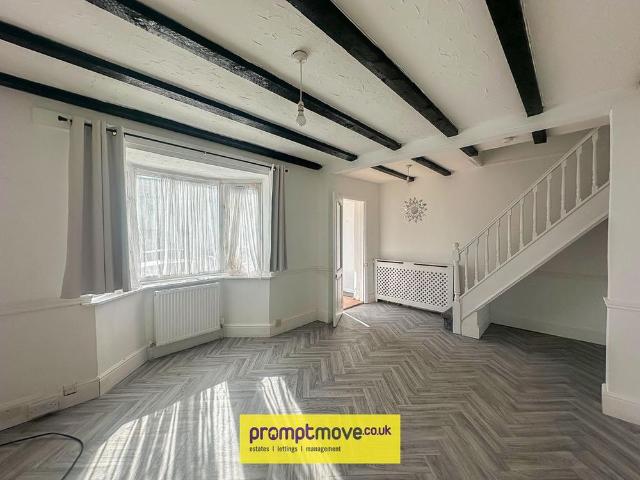 3 bedroom end of terrace house to rent