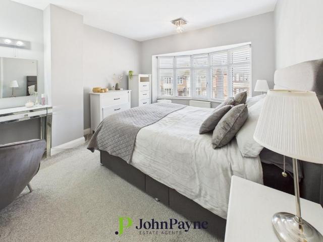 3 bedroom end of terrace house to rent