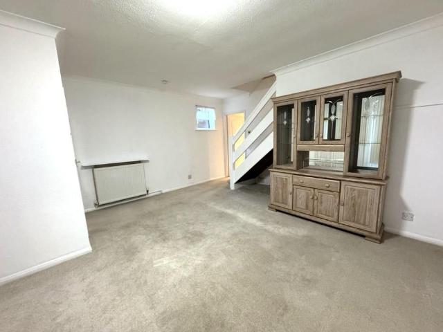 3 bedroom end of terrace house to rent