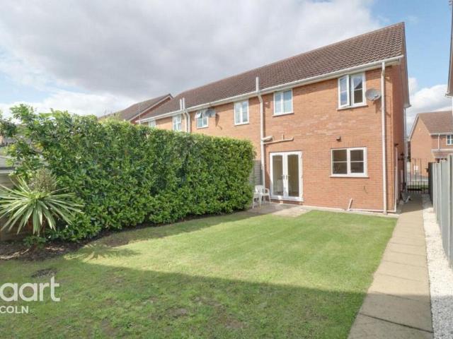 3 bedroom end of terrace house to rent