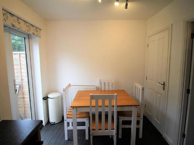 3 bedroom end of terrace house to rent