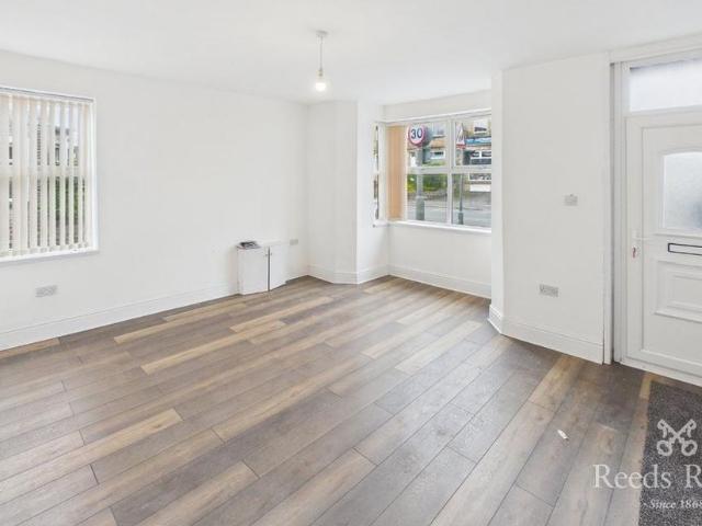 3 bedroom end of terrace house to rent
