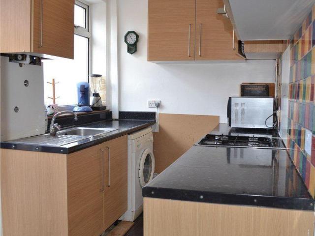 3 bedroom end of terrace house to rent