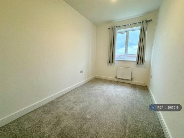 3 bedroom end of terrace house to rent