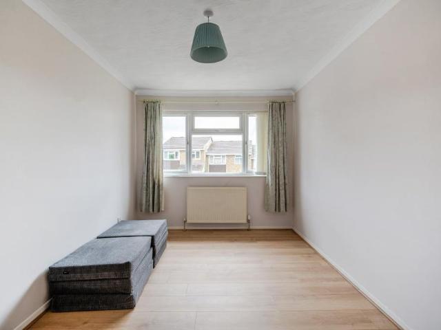 3 bedroom end of terrace house to rent