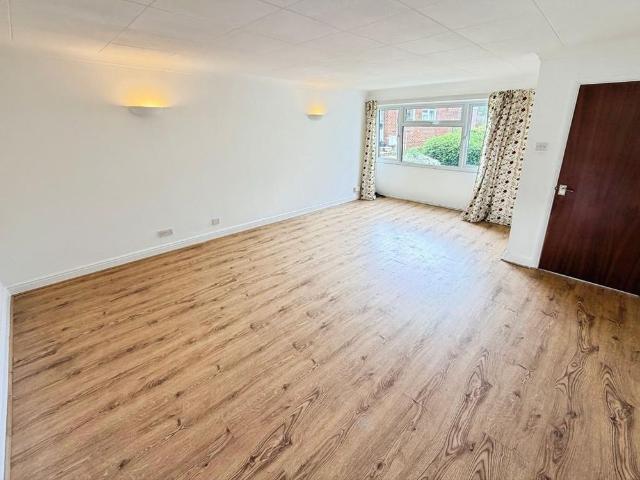 3 bedroom end of terrace house to rent