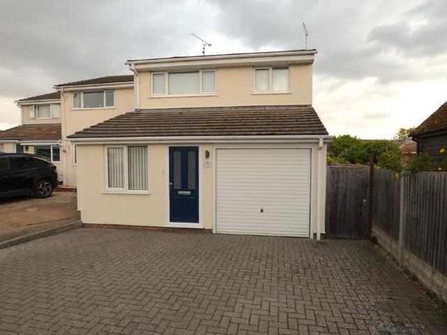 3 bedroom end of terrace house to rent