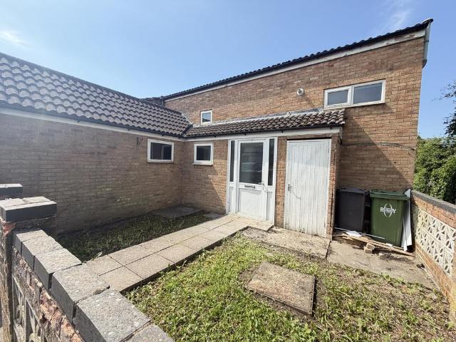 3 bedroom end of terrace house to rent