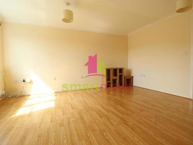 3 bedroom end of terrace house to rent