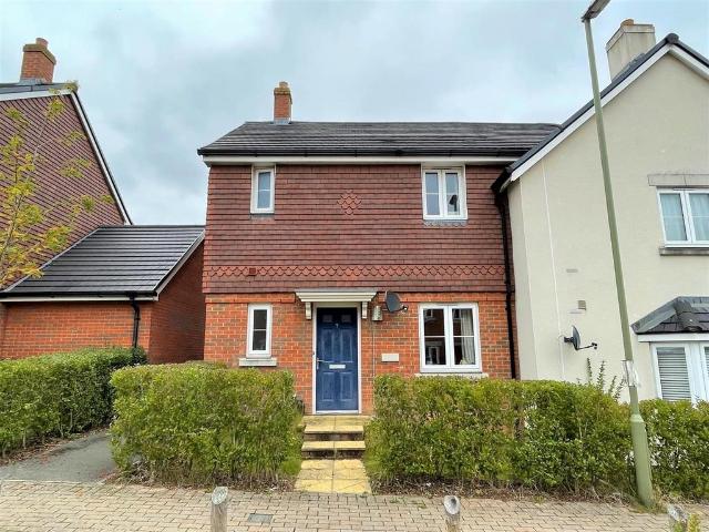 3 bedroom end of terrace house to rent