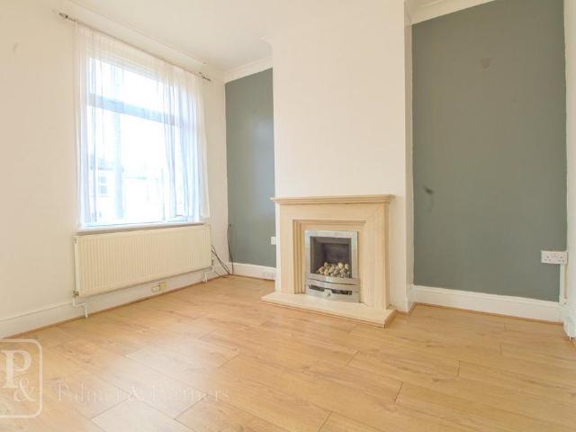 3 bedroom end of terrace house to rent