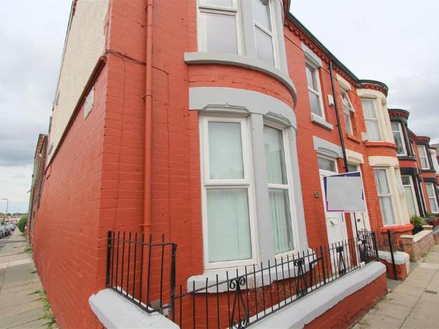 3 bedroom end of terrace house to rent